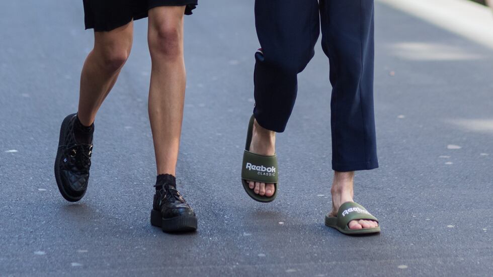 Adidas, Puma o Crocs: chanclas de pala para hombre, superventas en ...