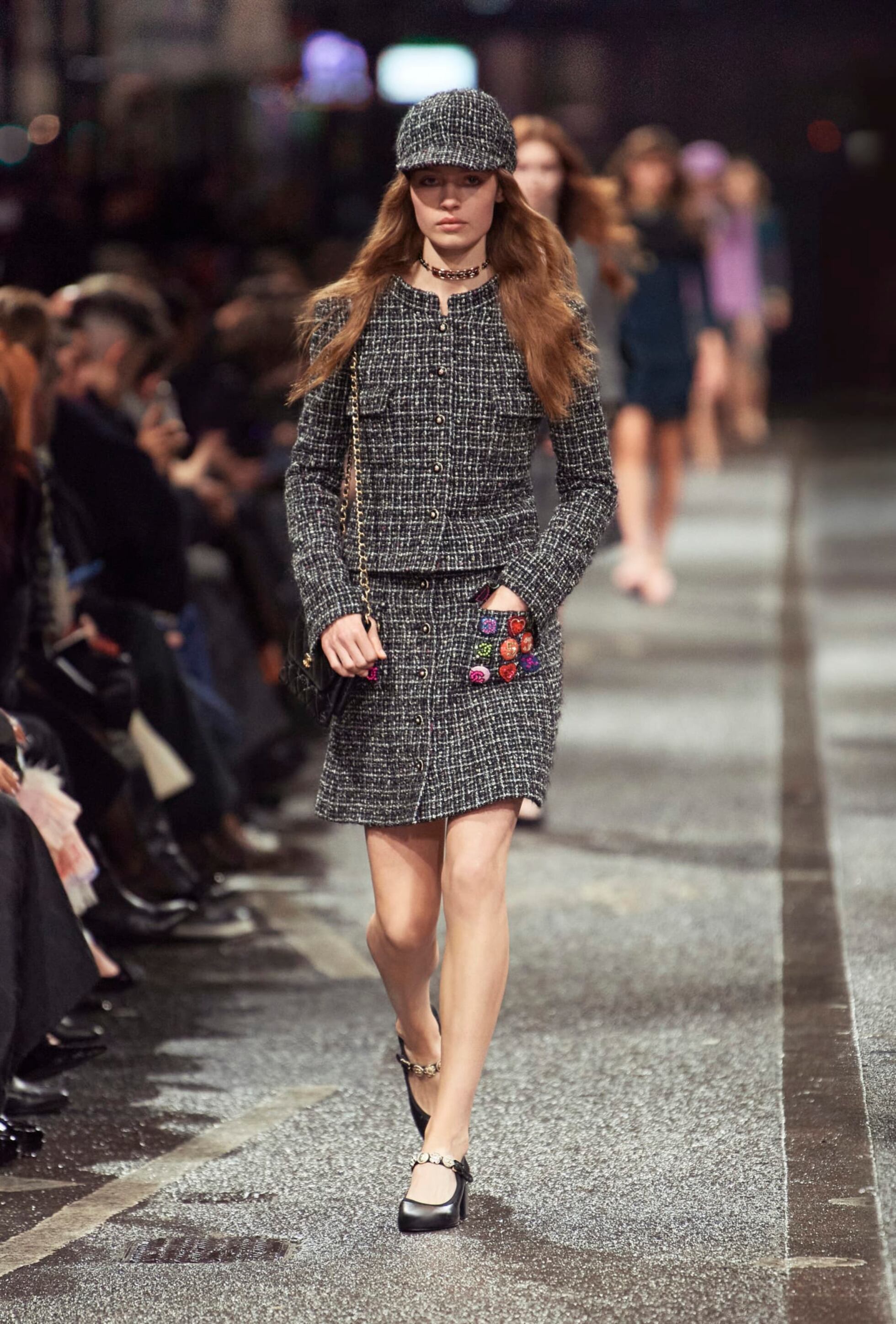 Sastrería a ritmo de post-punk: Chanel se traslada a Manchester para ...
