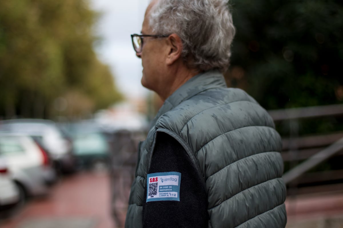 Apps, smart watches and QR tags help keep track of people with dementia ...
