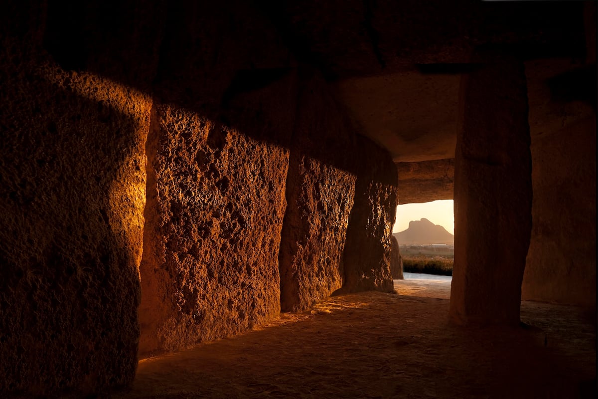El solsticio de verano en el dolmen de Menga, una mágica fusión del ...