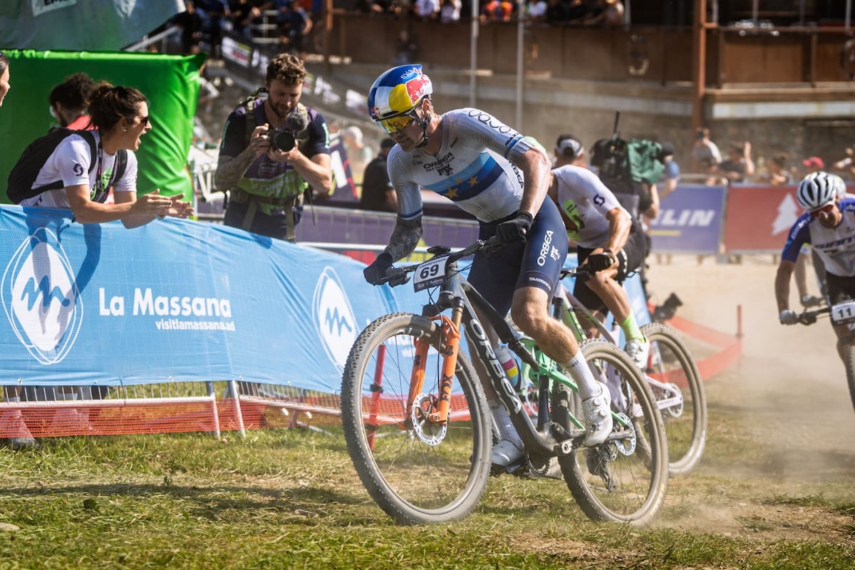 Simon Andreassen, vigente campeón de Europa de la carrera corta de ...
