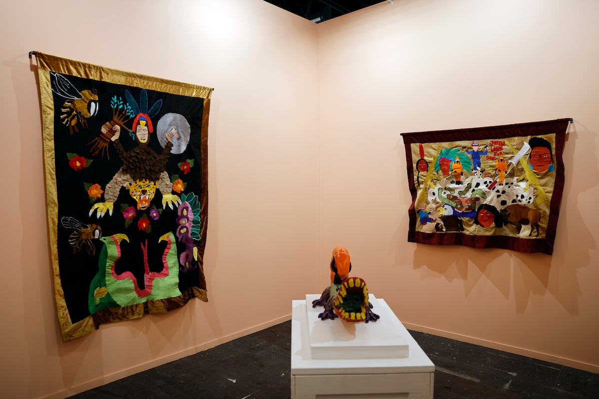 El tejido de una revolución: cómo el arte textil inundó Arco | Cultura ...