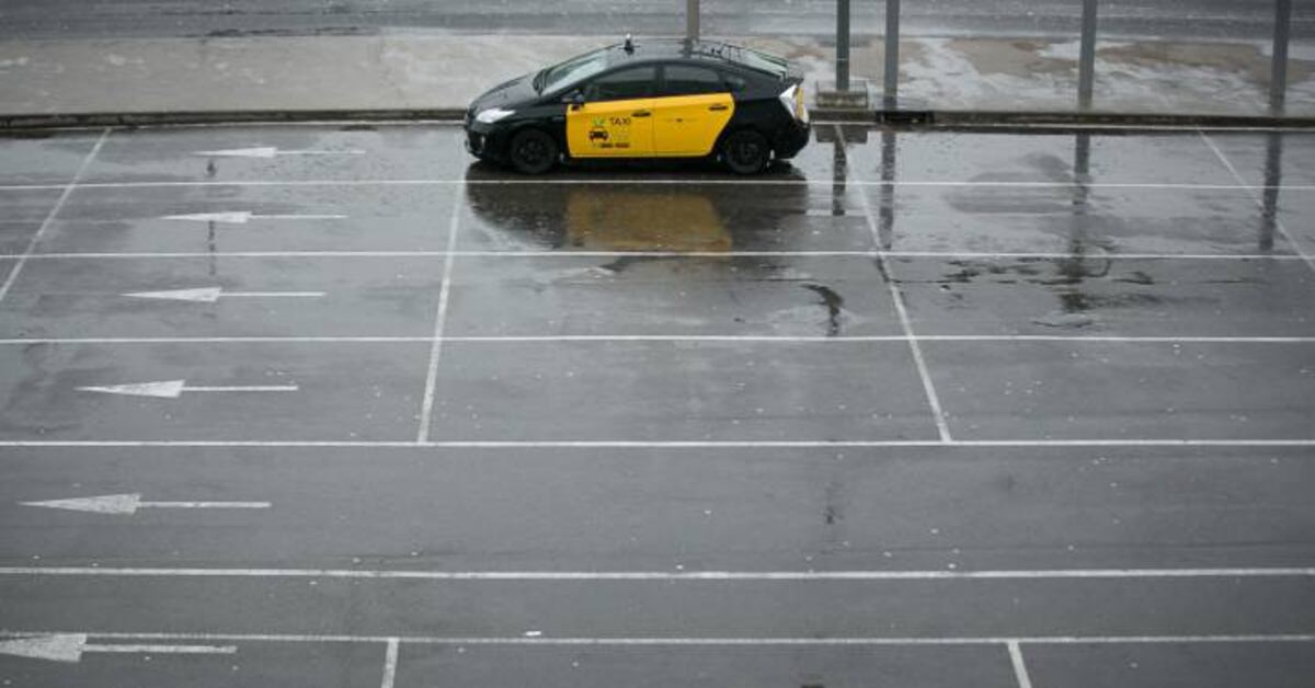 Cab stoppages in Spain over Uber: Taxi drivers strike in Spanish cities ...