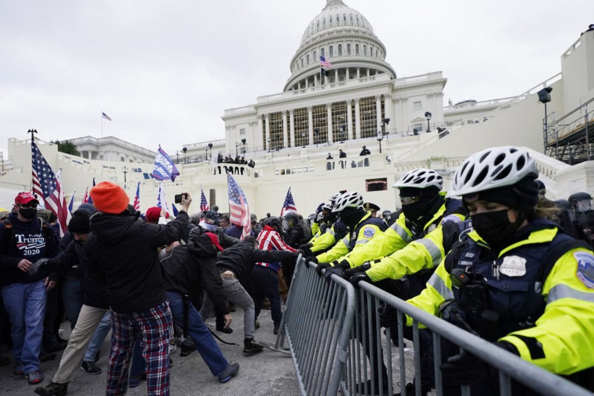 La invasión de los seguidores de Trump en el Capitolio, en imágenes | Fotos | Internacional | EL ...