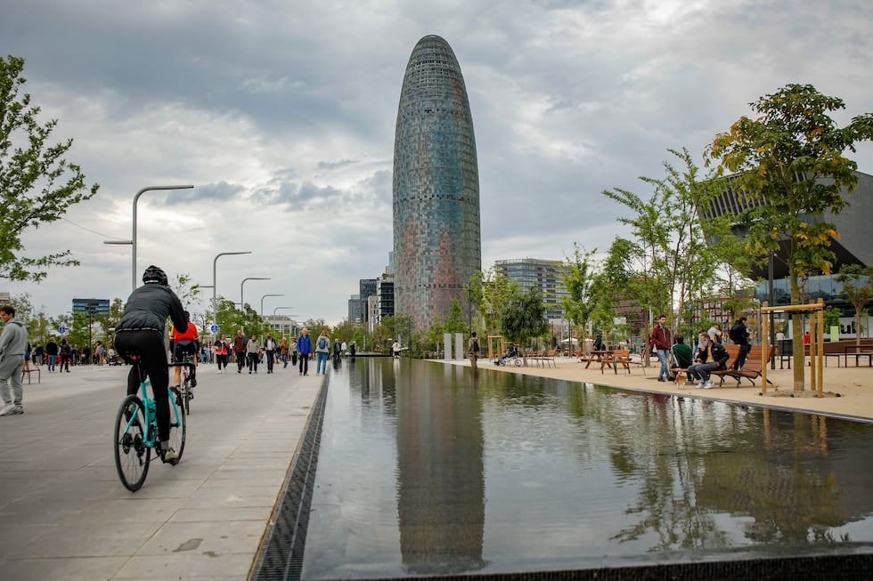Barcelona estrena su parque de Glòries tras casi dos décadas de espera ...