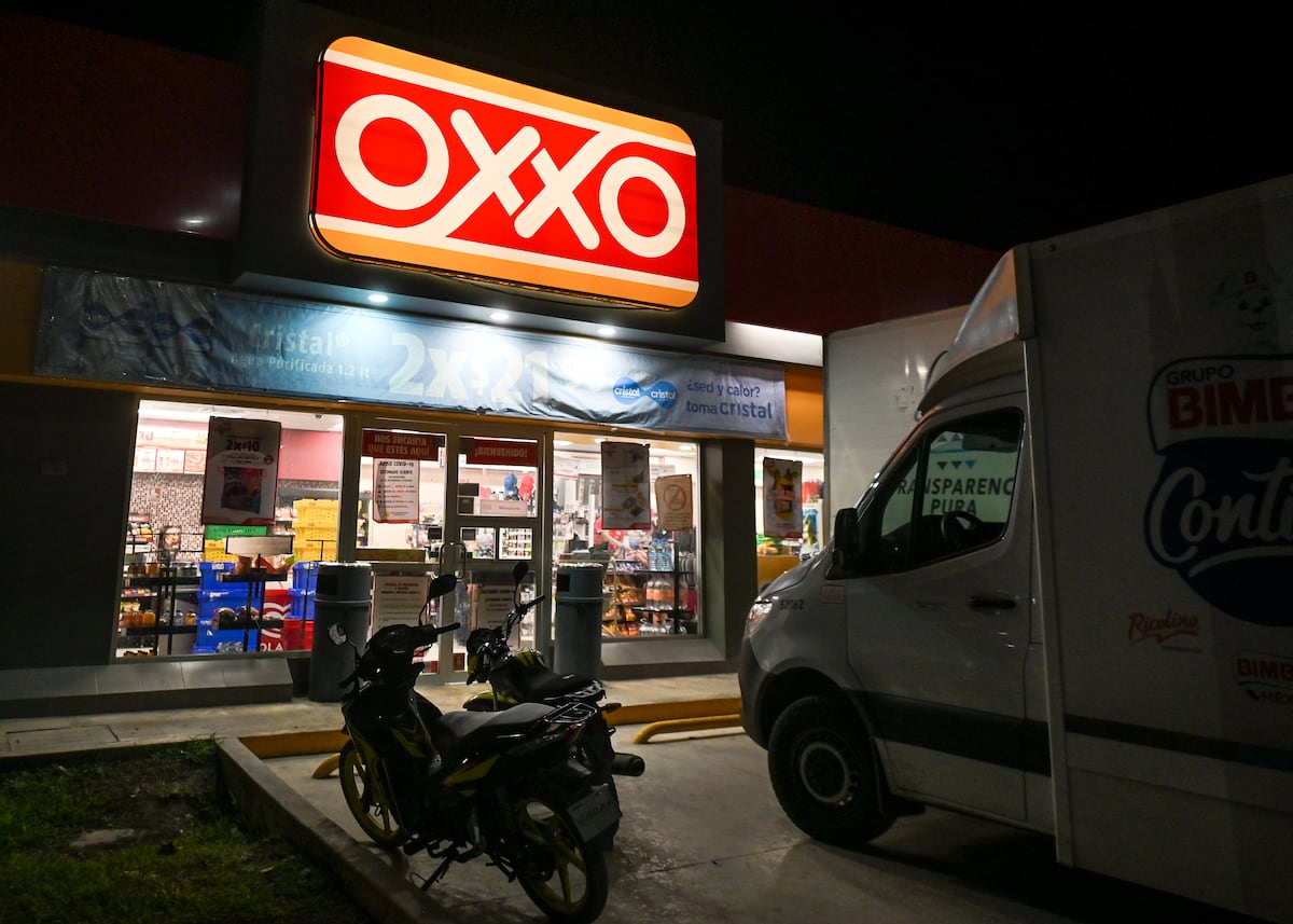 La transformación de las tiendas Oxxo, de vender leche y huevos a recibir remesas | EL PAÍS México