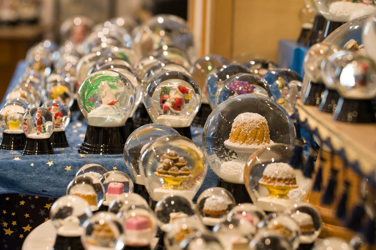 La historia de los Perzy, la familia vienesa que inventó las bolas de ...