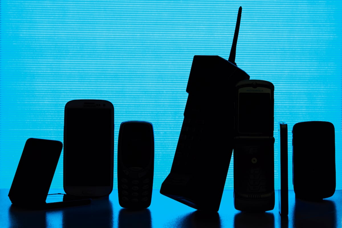 Mobile archaeology: From the brick to the iPhone, these are the phones ...
