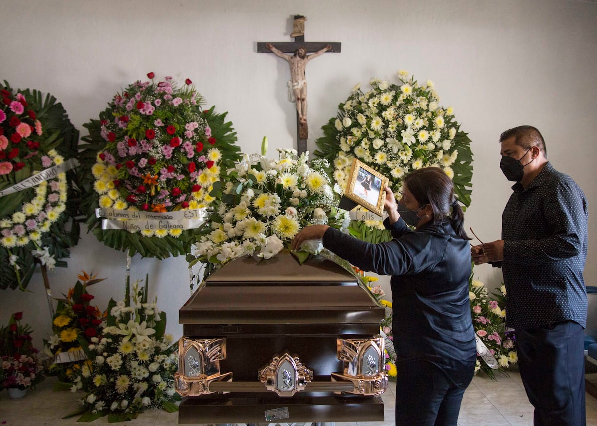 No caben más flores en la tumba de Debanhi Escobar | EL PAÍS México