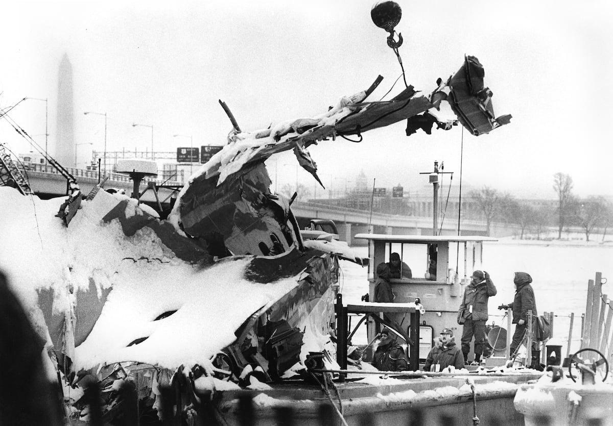 La tragedia se repite en el río Potomac: así fue el accidente de avión ...
