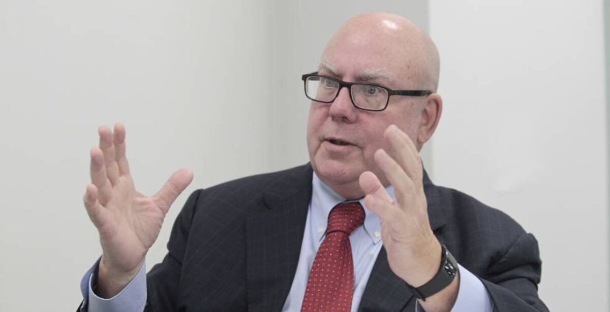 Robert H. Hackney: “Es más chic tener Facebook en la cartera que una ...