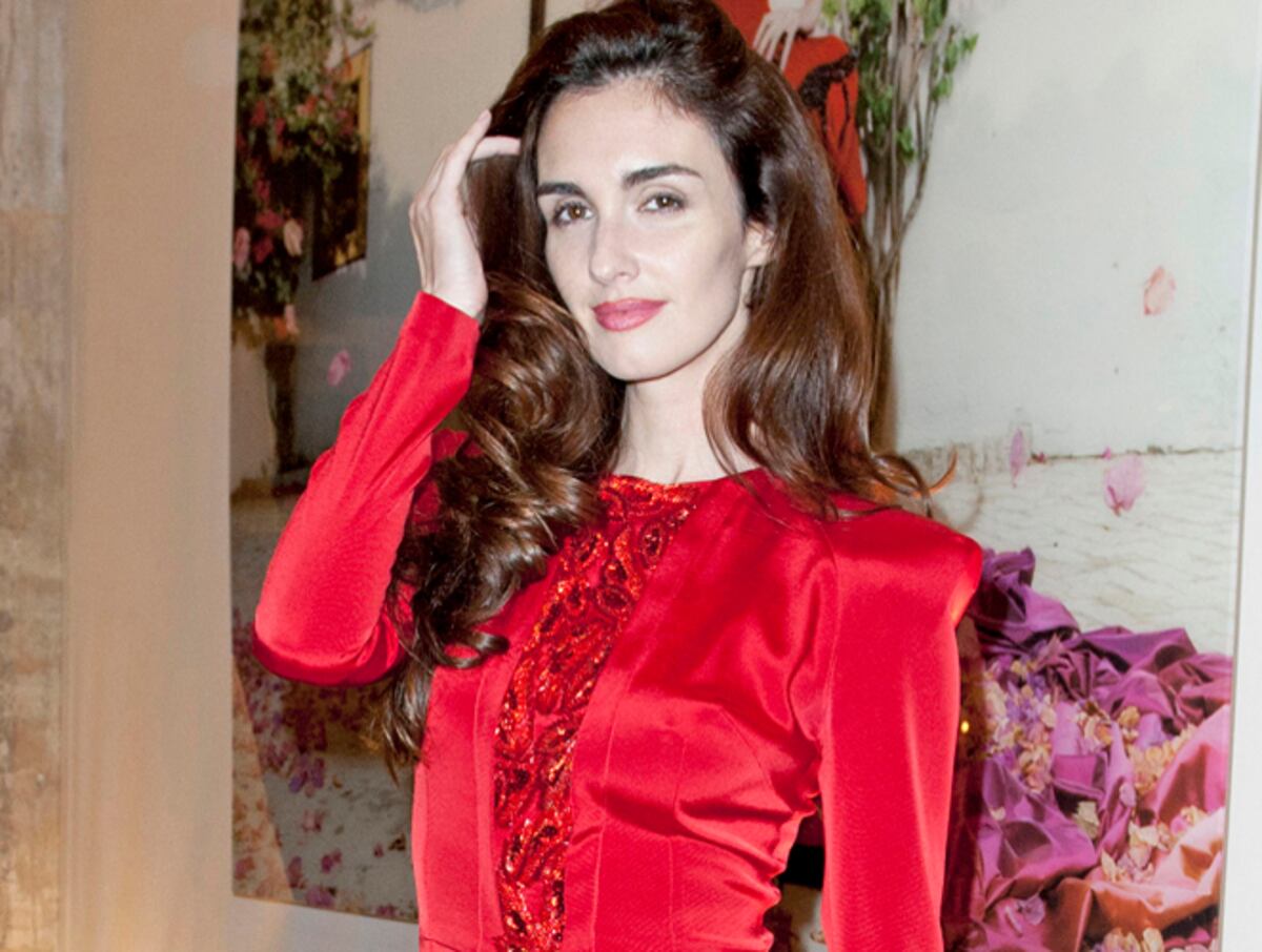 Mujeres de rojo que anuncian la llegada de la Navidad | Fotos | Famosos ...