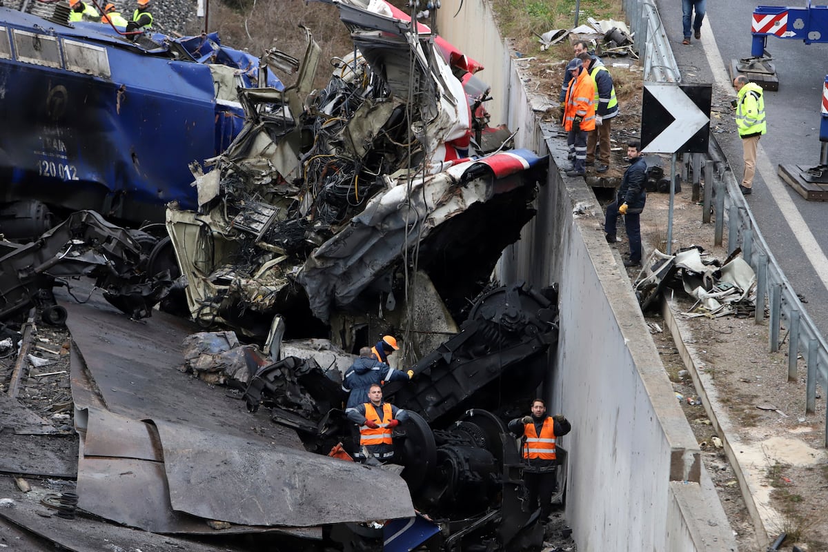 This is how two trains collided head-on in Greece | International | EL ...