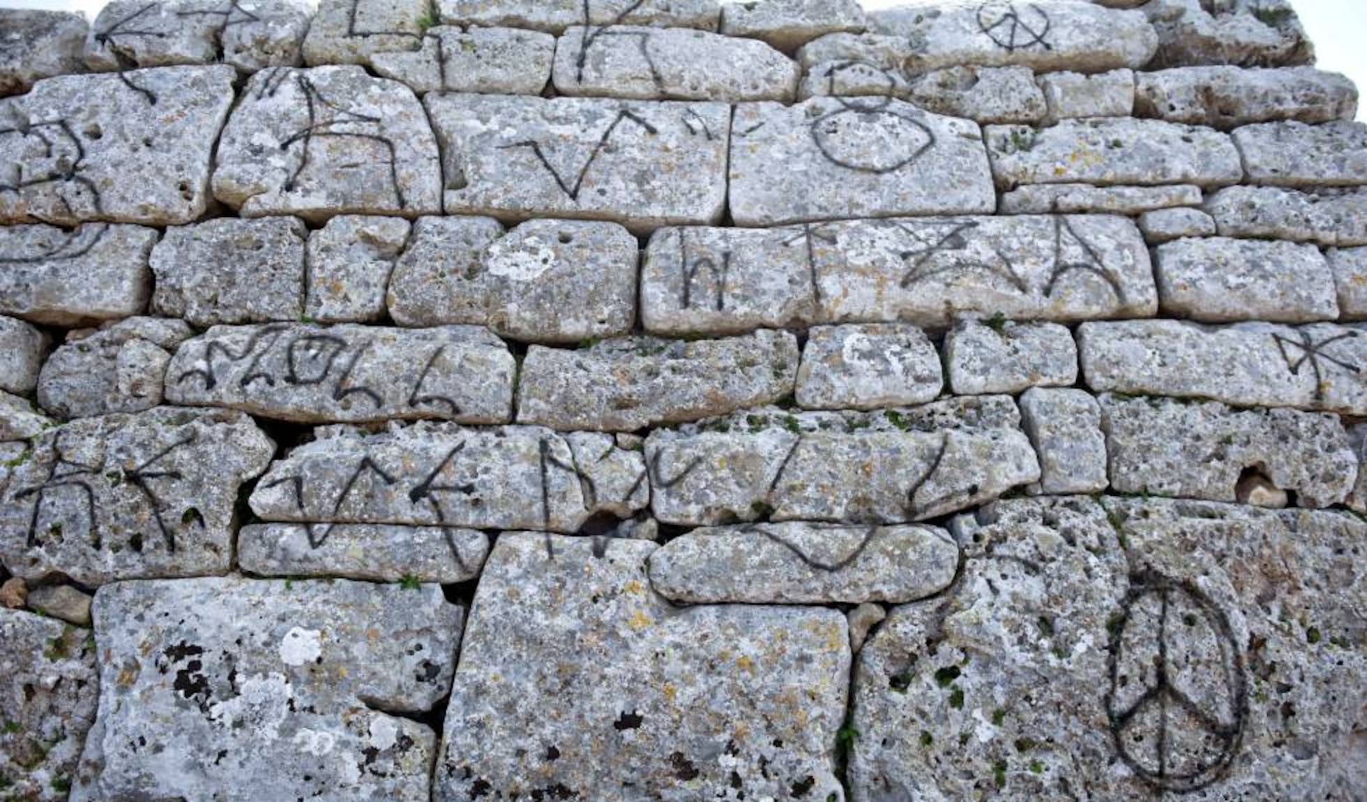El monumento prehistórico más importante de Menorca aparece lleno de ...