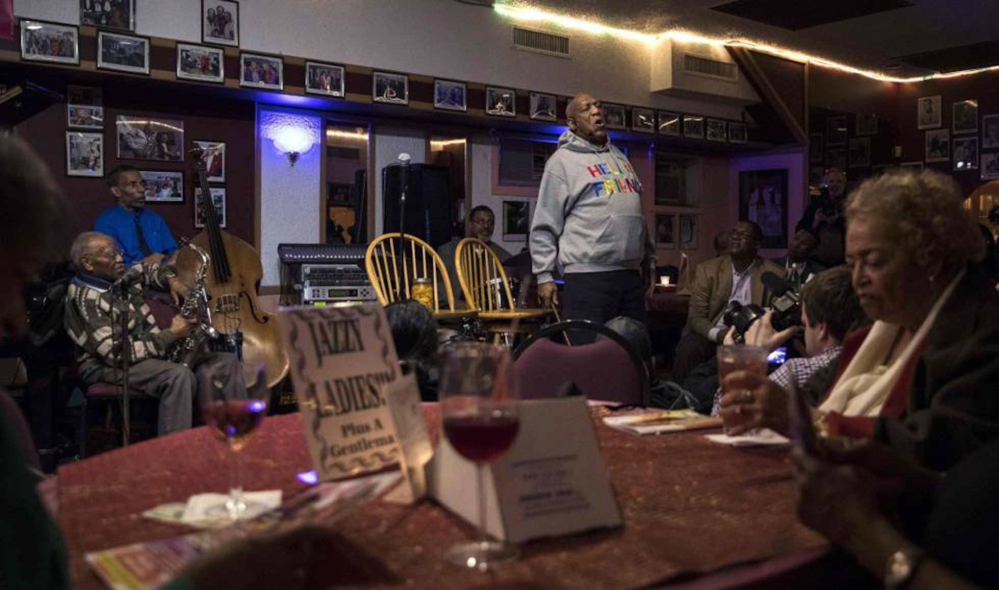 Bill Cosby reaparece en los escenarios tras su juicio por abuso sexual ...