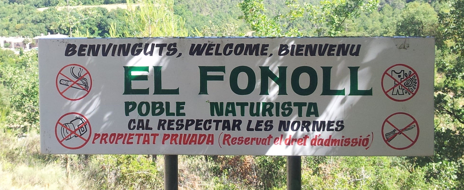 El Fonoll, the medieval village in Spain where clothes are banned ...