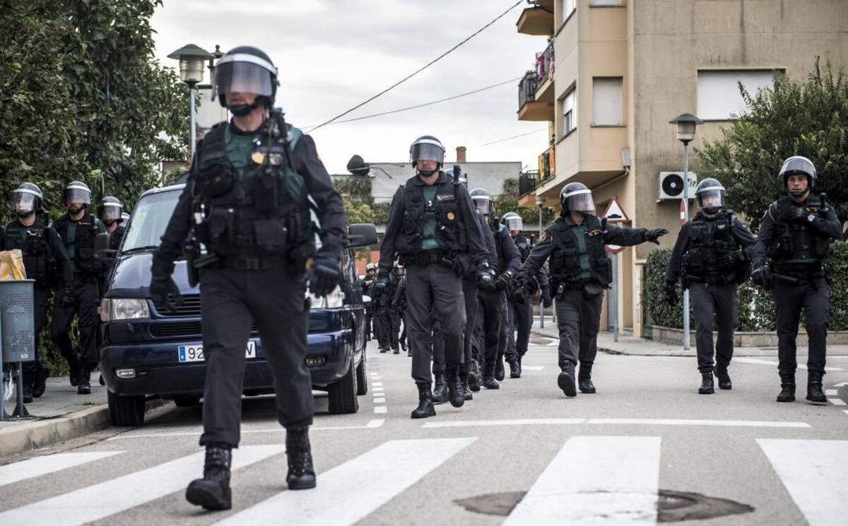 Police in Catalonia: Madrid to send more than a thousand police ...