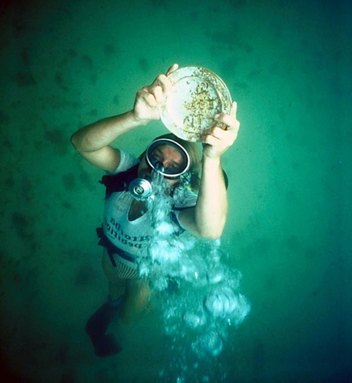 New research suggests oldest diving device in history may be early 17th ...