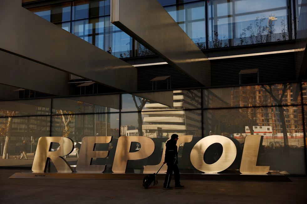 Repsol vende el 49% de una cartera de renovables de 400 MW en España a ...