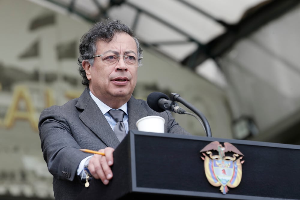 Petro renuncia a la consulta popular, pero insiste en una Asamblea ...