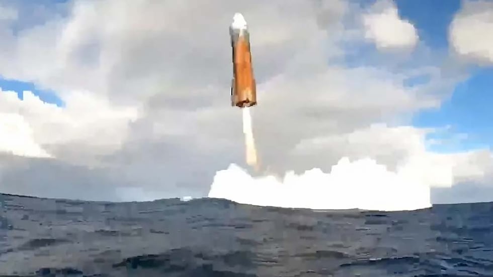 SpaceX logra el primer despliegue de carga con Starship al décimo ...