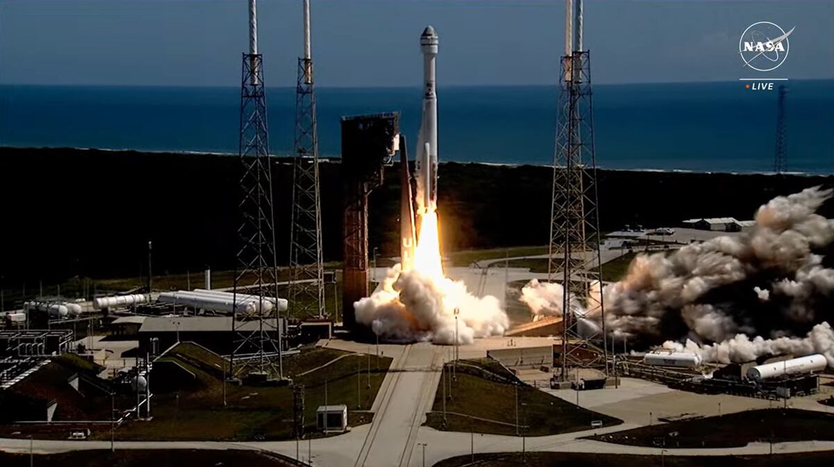 ‘Starliner’ finally launches, taking two astronauts to the ...