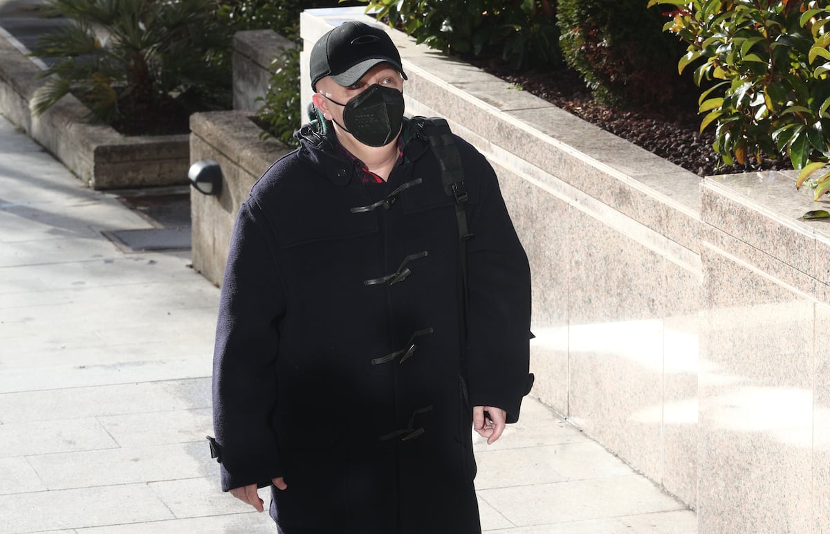 Paco Sanz: El hombre que estafó a miles de personas al simular tener 2. ...