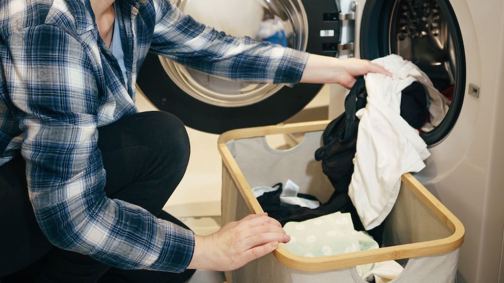 El cesto para la ropa más vendido en Amazon, ahora a su precio mínimo ...