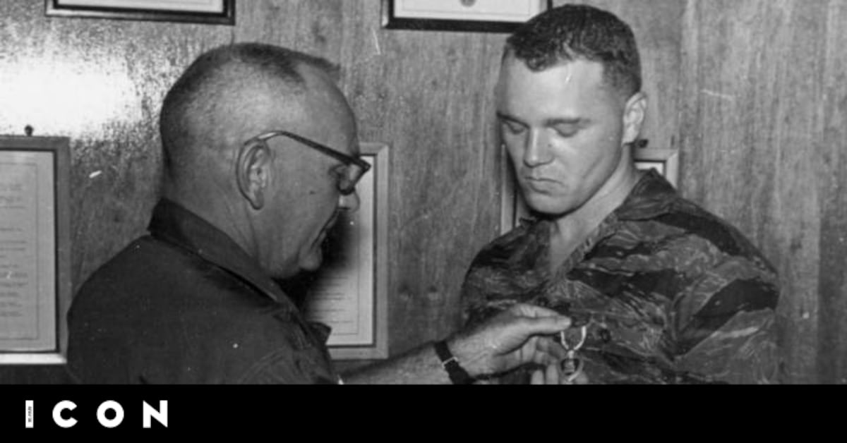 Bo Gritz: La desquiciada vida del soldado que inspiró ‘Rambo’ | ICON ...