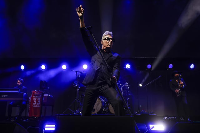 Loquillo presume de leyenda con un electrizante ‘show’ en el Roig Arena ...