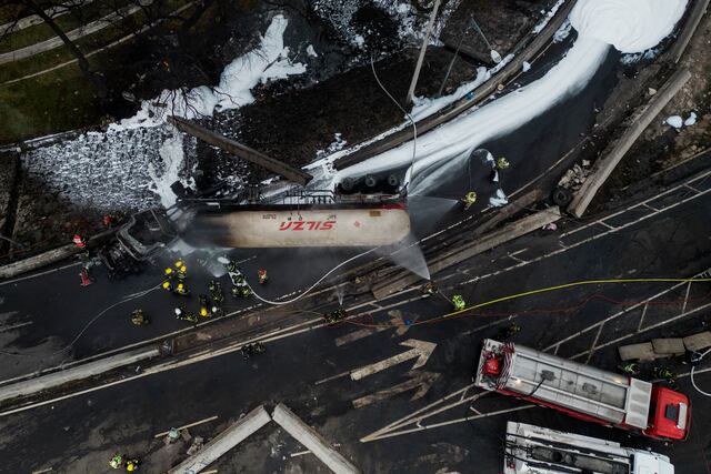 Iztapalapa: At least four dead and 90 injured in gas tanker explosion ...