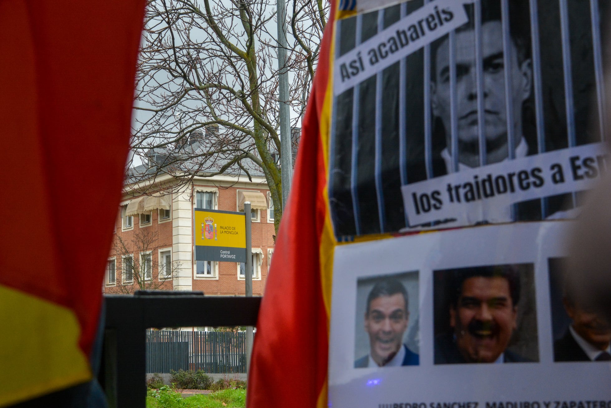 La marcha anti 8M de los ultras de Ferraz se concentra en Moncloa entre ...