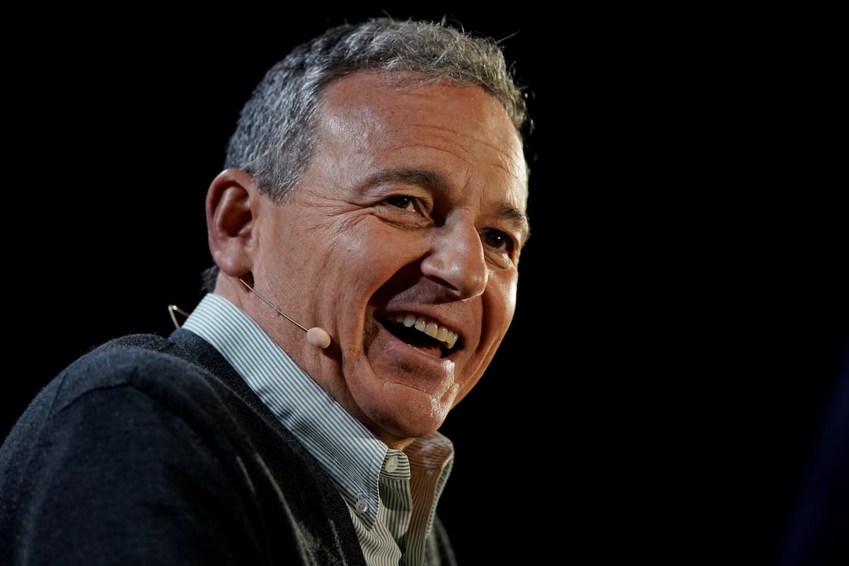 Disney trae de vuelta a Robert Iger para navegar la crisis | Economía ...