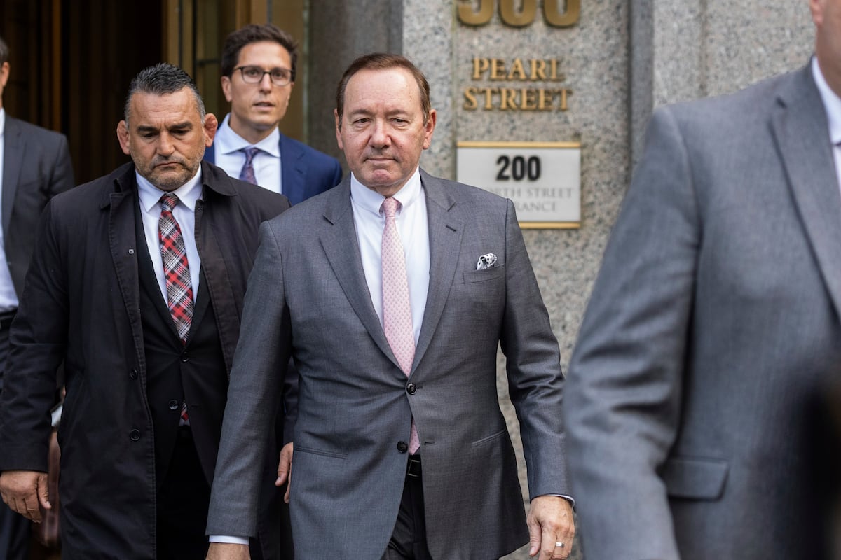 Kevin Spacey esgrime la influencia de un padre “neonazi y supremacista blanco” en su defensa de ...