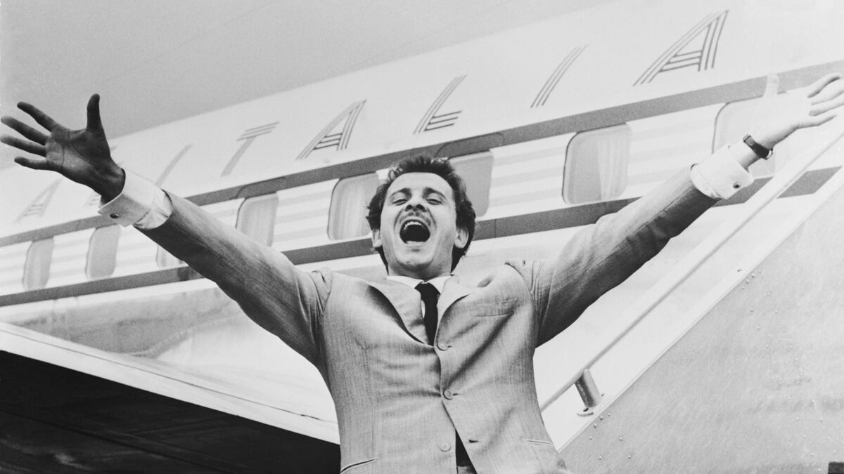 El cantante melódico que surcaba los cielos | Revista de Verano | EL PAÍS