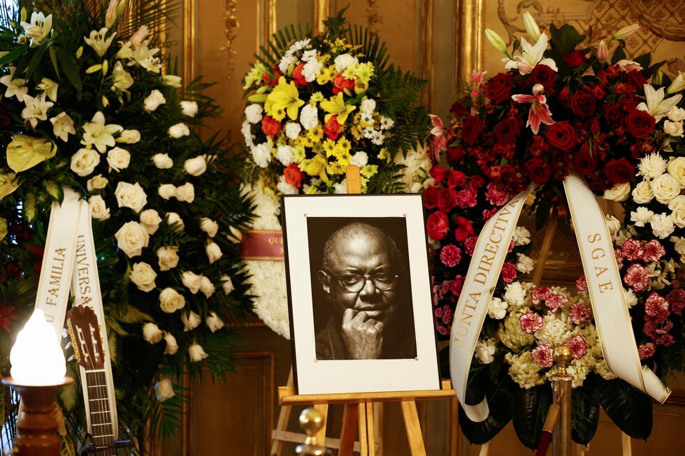 La capilla ardiente de Pablo Milanés, en imágenes | Fotos | Cultura ...