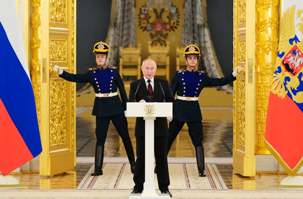 Russia: The long history of Putin’s giant conference table ...