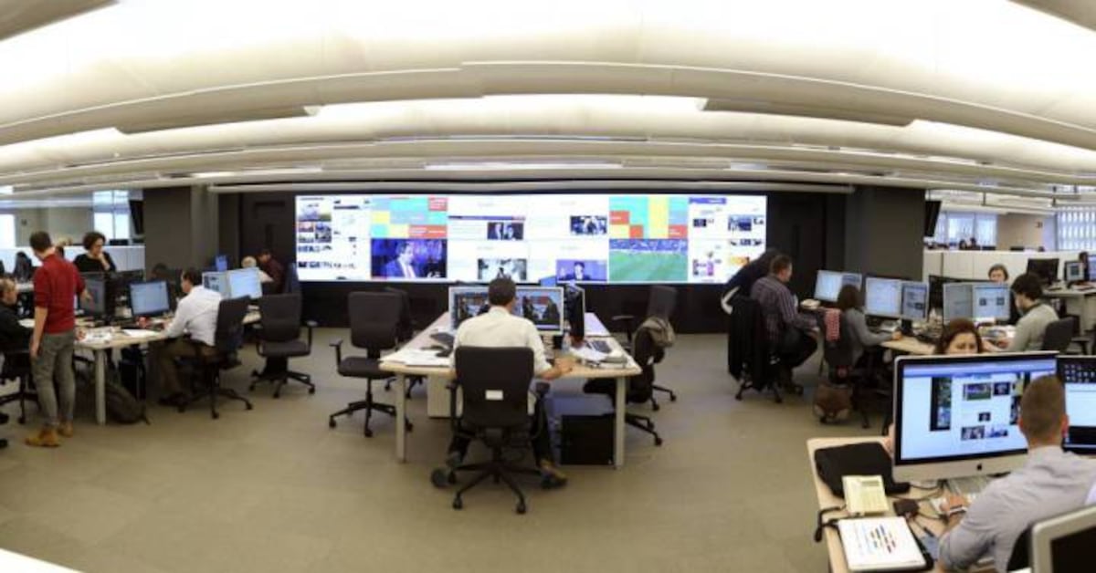 EL PAÍS amplía su liderazgo en un millón de lectores | Política | EL PAÍS