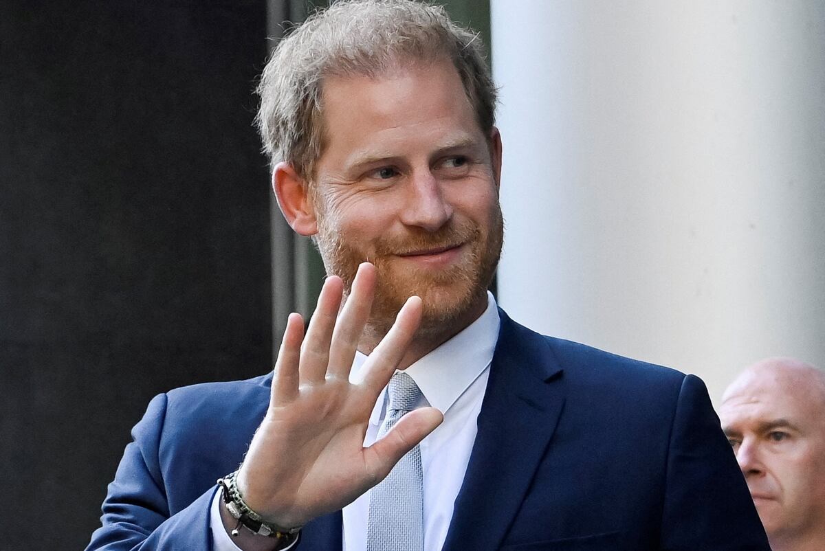 Prince Harry seeks $406,000 in phone hacking lawsuit against British ...