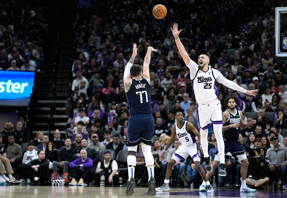Los Lakers encuentran en Alex Len un pívot para Luka Doncic tras el ...