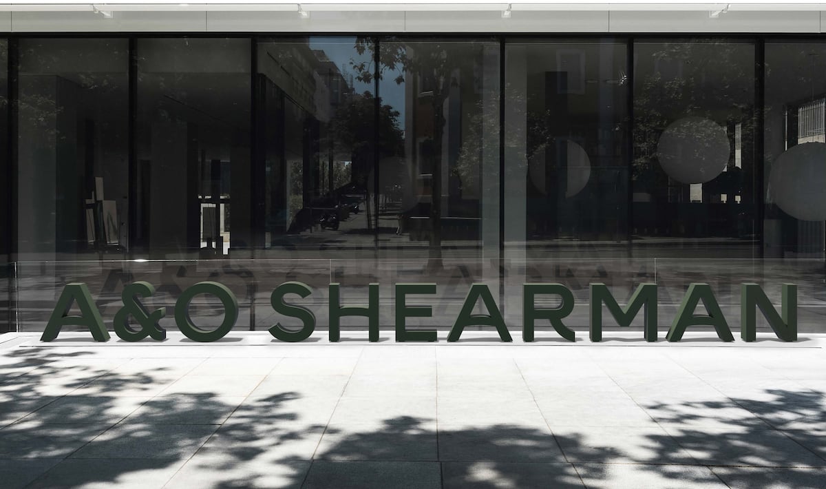 A&O Shearman completa con éxito su fusión para crear el tercer mayor ...