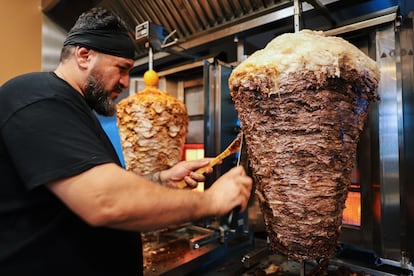 Una fusión de kebab iraquí y armenio a 8 euros triunfa en Madrid ...