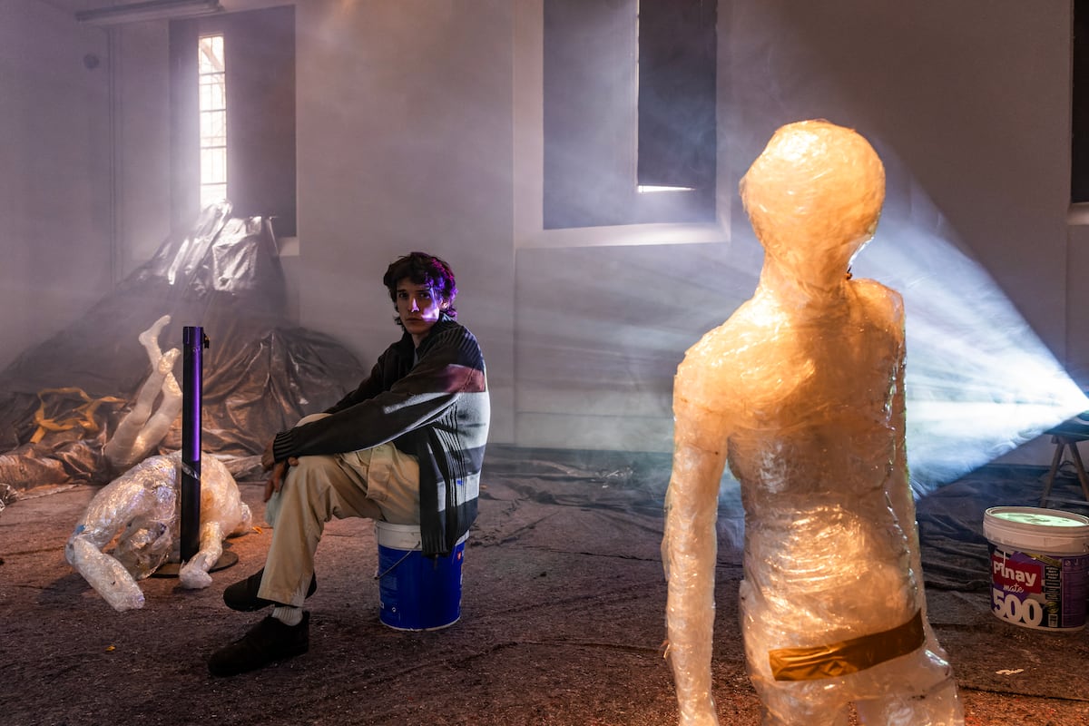 L’artista Pol Clusella oscil·la entre la lucidesa i la bogeria en una exposició a La Capella ...