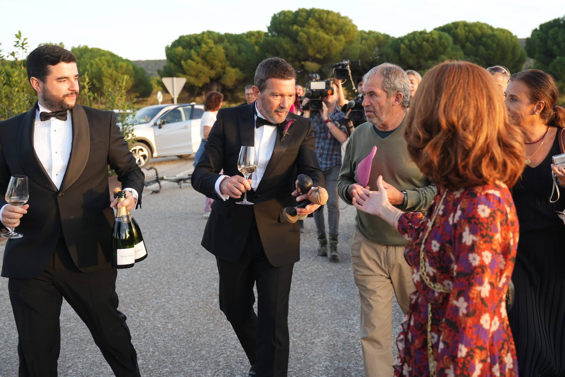 La boda gótica de Stella Banderas en Valladolid: mucho encaje negro y ...