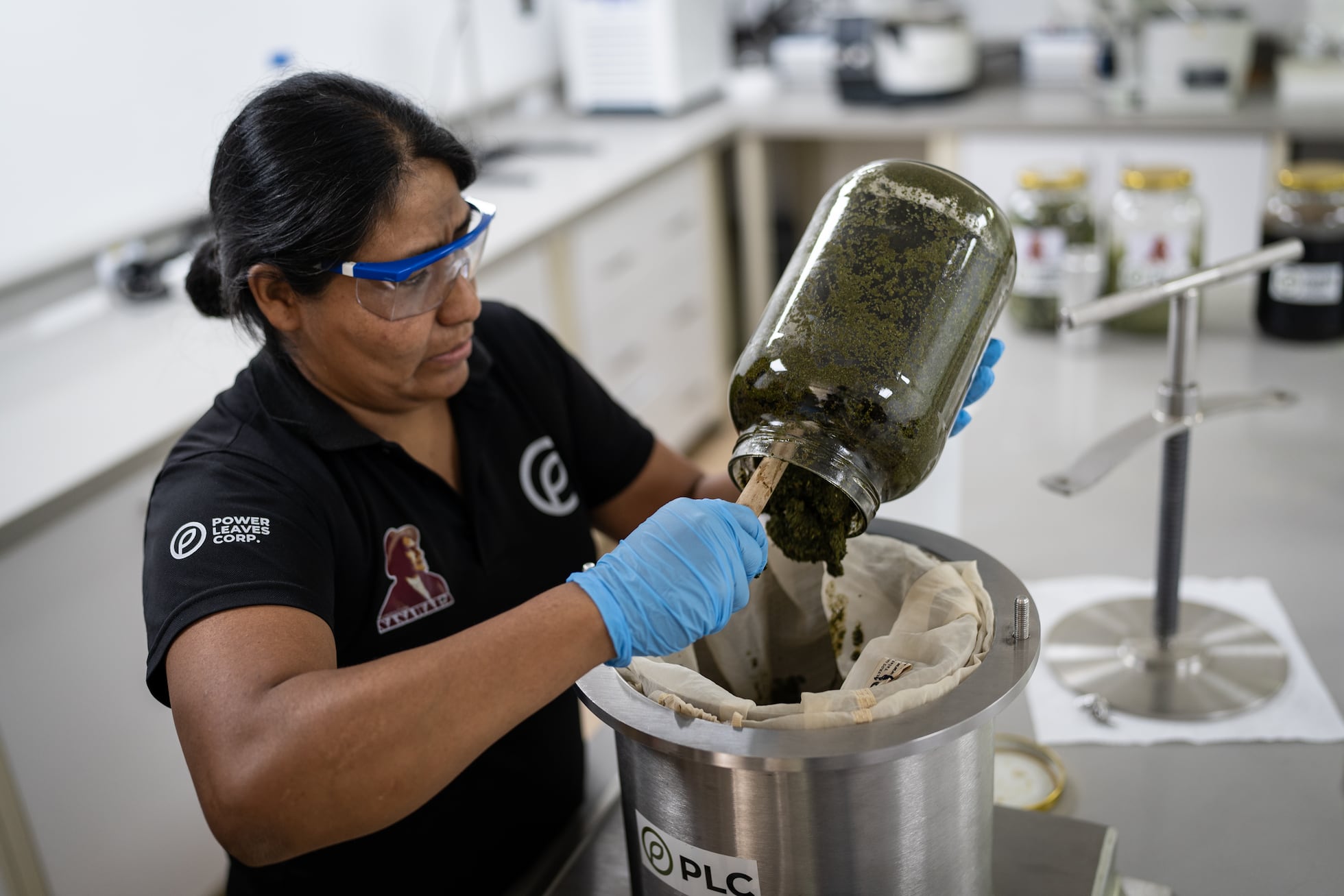 El primer laboratorio legal de coca en Colombia, un sueño que se ...