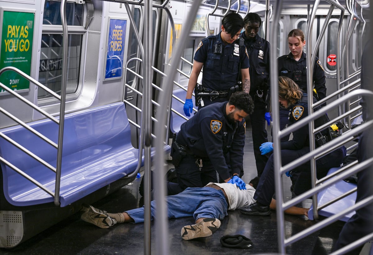 Un exmarine estrangula a un imitador de Michael Jackson en el metro de ...