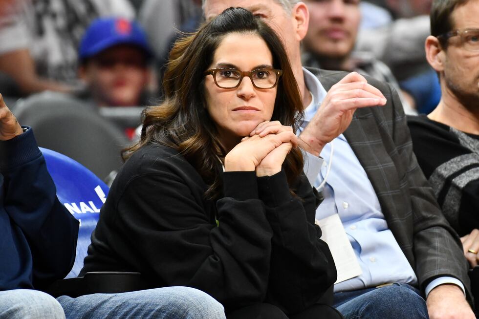 Who is Jami Gertz, the unknown actress who is the richest woman in ...