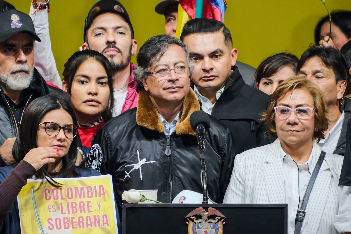 La comisión secreta de Petro que negoció bombardeos y fumigaciones en ...