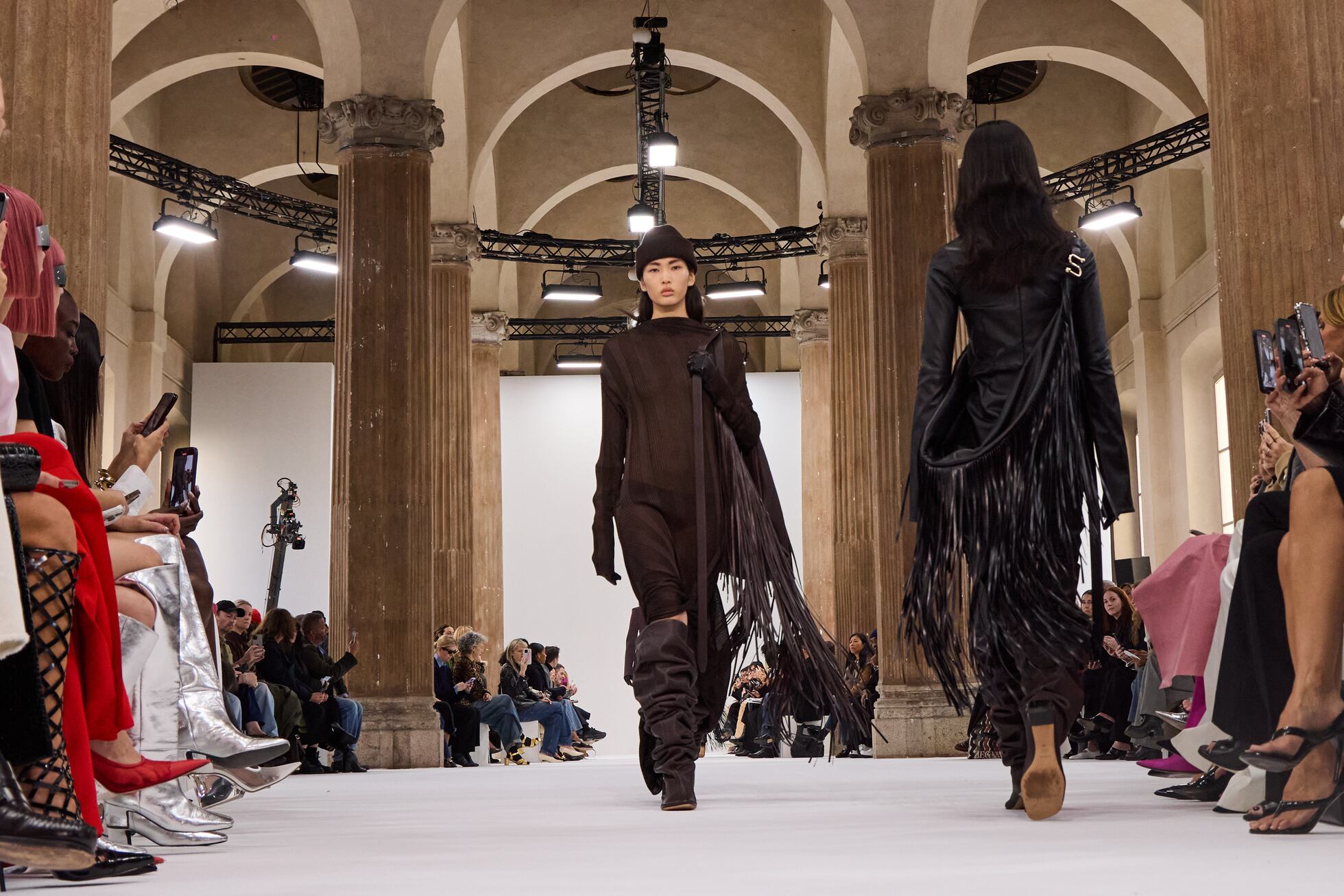 Opulencia, pieles sintéticas y ropa interior: por qué la semana de la ...