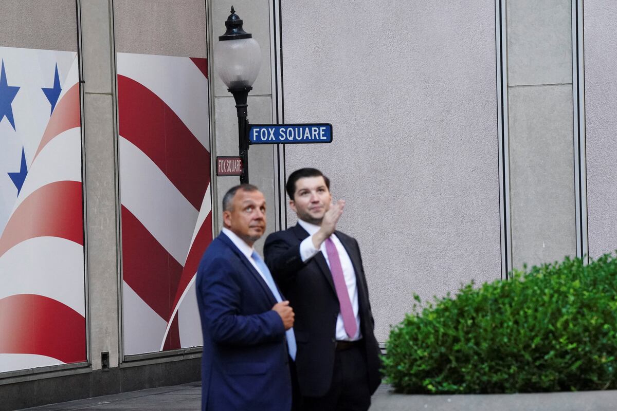 Departure of Murdoch as Fox leader comes as conservative media ...